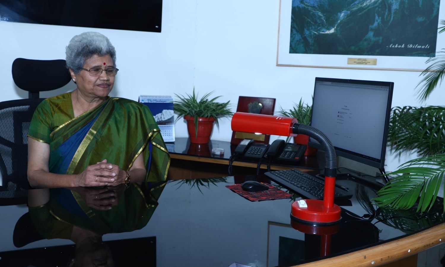 Harshwanti Bisht : Ace mountaineer from Uttarakhand becomes first woman ...