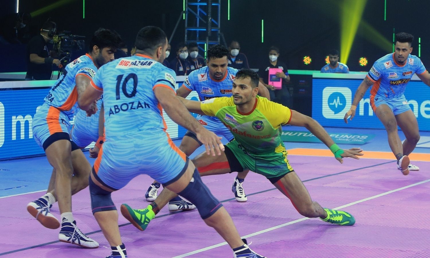 Pro Kabaddi: Patna Pirates beat Bengal Warriors; move to top of table