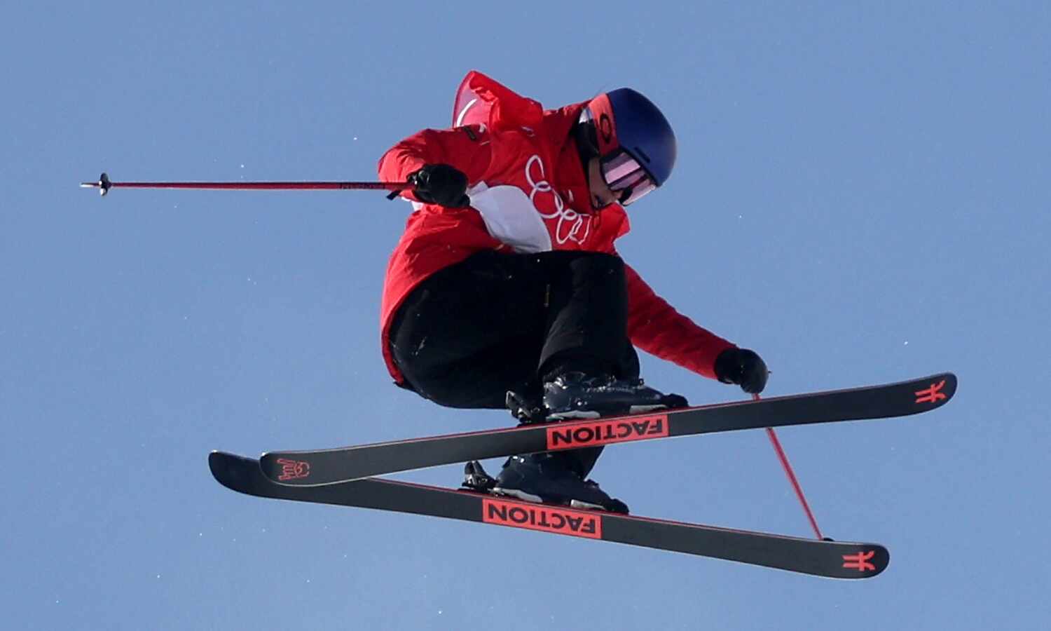 Beijing 2022 Winter Olympics: Eileen Gu breezes to gold in ski halfpipe