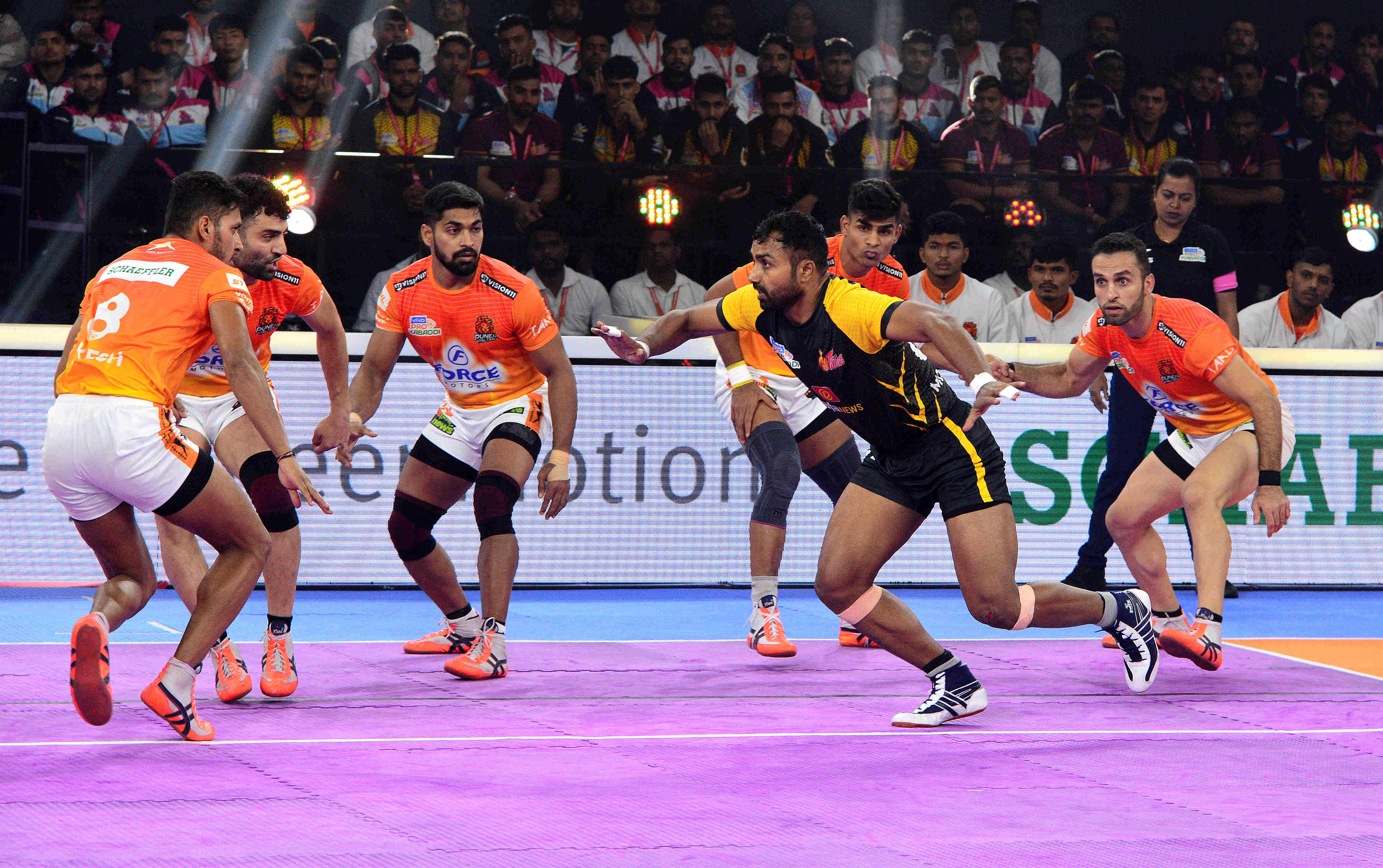 Pro Kabaddi 2022: Aslam Inamdar's last second raid helps Puneri Paltan ...