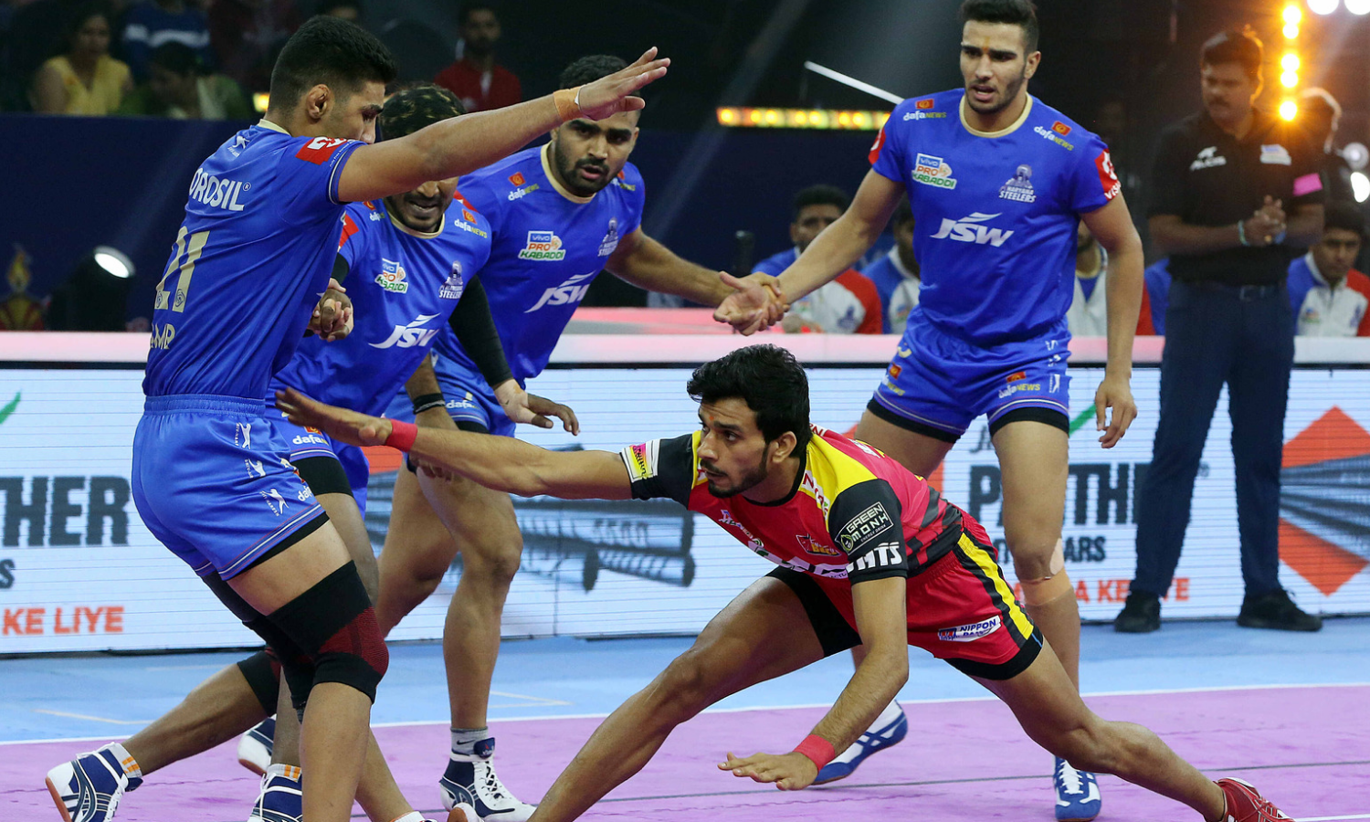 Pro Kabaddi 2022: Bengaluru Bulls defeat Haryana Steelers 36-33 ...