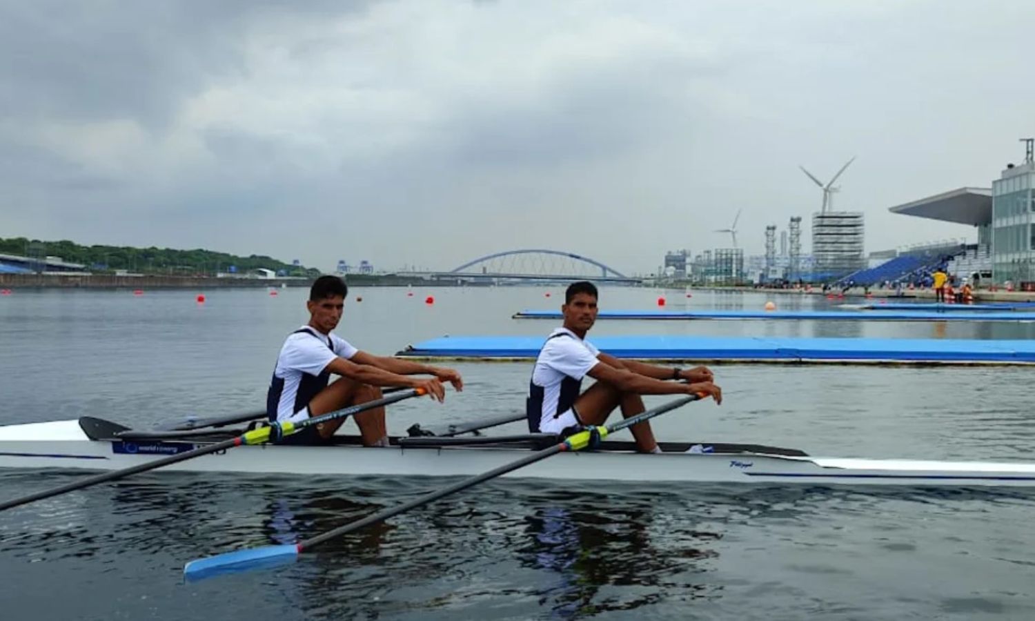 Rowing Nationals: Services eke out Army in the men's category
