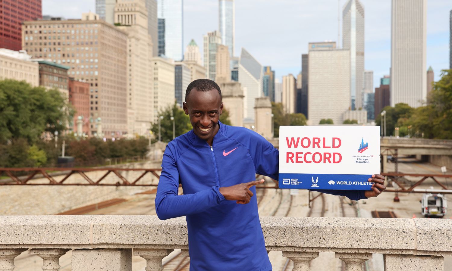 Kelvin Kiptum creates new world marathon record in Chicago