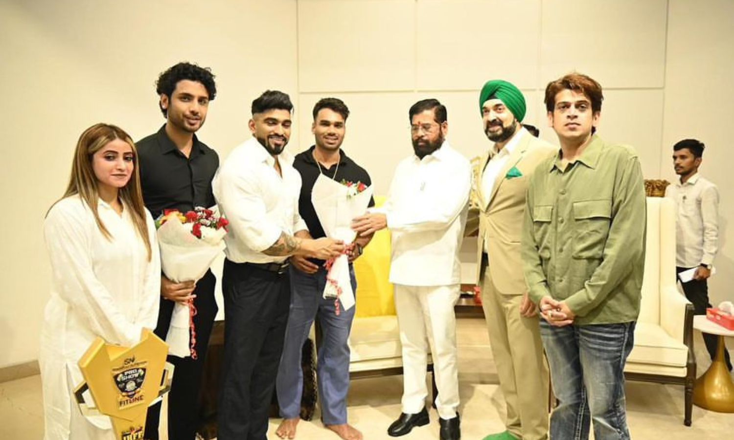 Maharashtra CM felicitates Amit Agre for qualifying for Mr Olympia